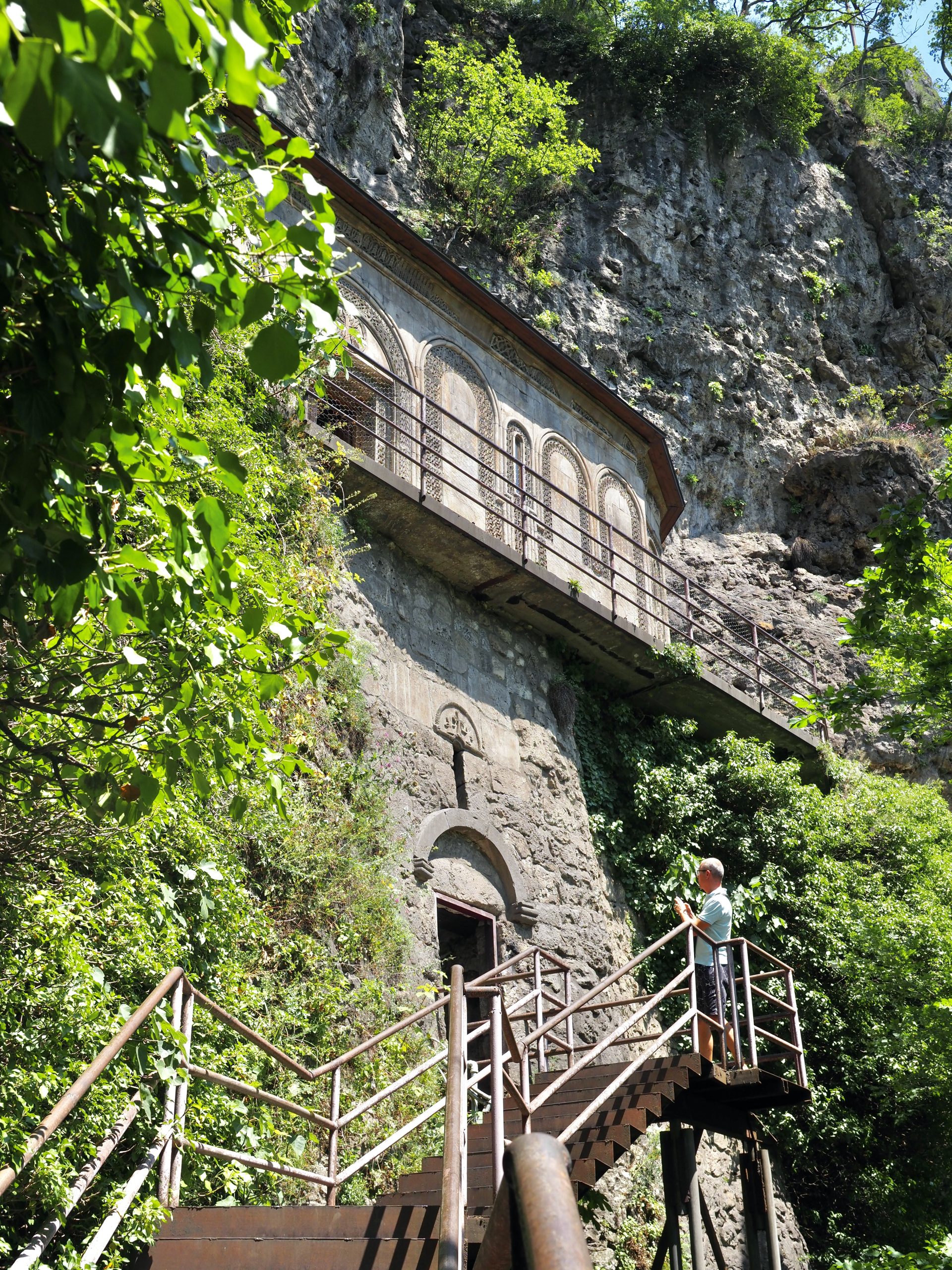 Kloster Mgvimevi & Kazchi Säule - Die Erlebnissammler
